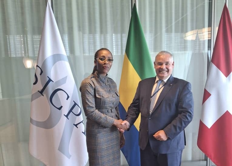 Gabon - Suisse : Le ministre du commerce visite la société SICPA