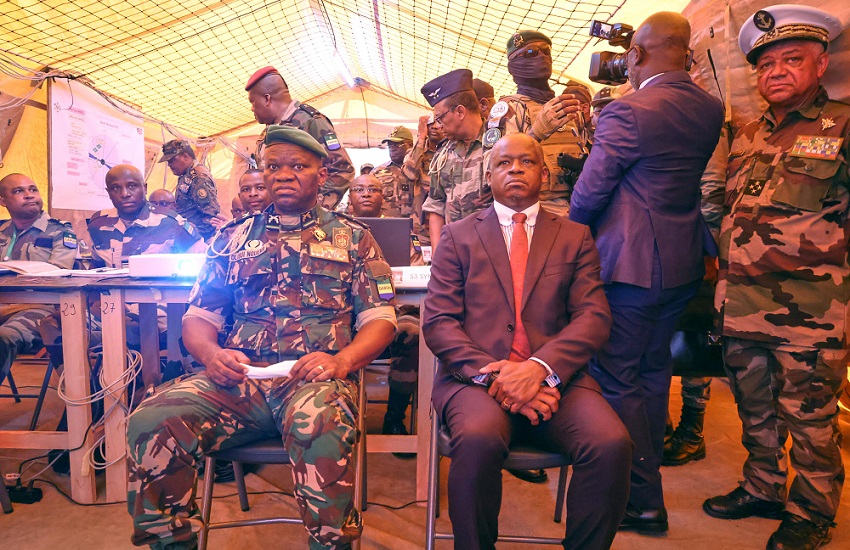 Gabon : Le Chef de l'Etat assiste à un exercice poste de commandement