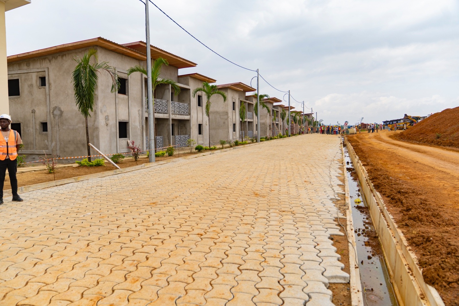 Gabon : 300 logements presque prêts à Bikelé pour les déguerpis de ...